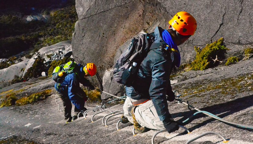 10 THINGS YOU SHOULD BRING WHEN CLIMBING MOUNT KINABALU - Hiking Malaysia