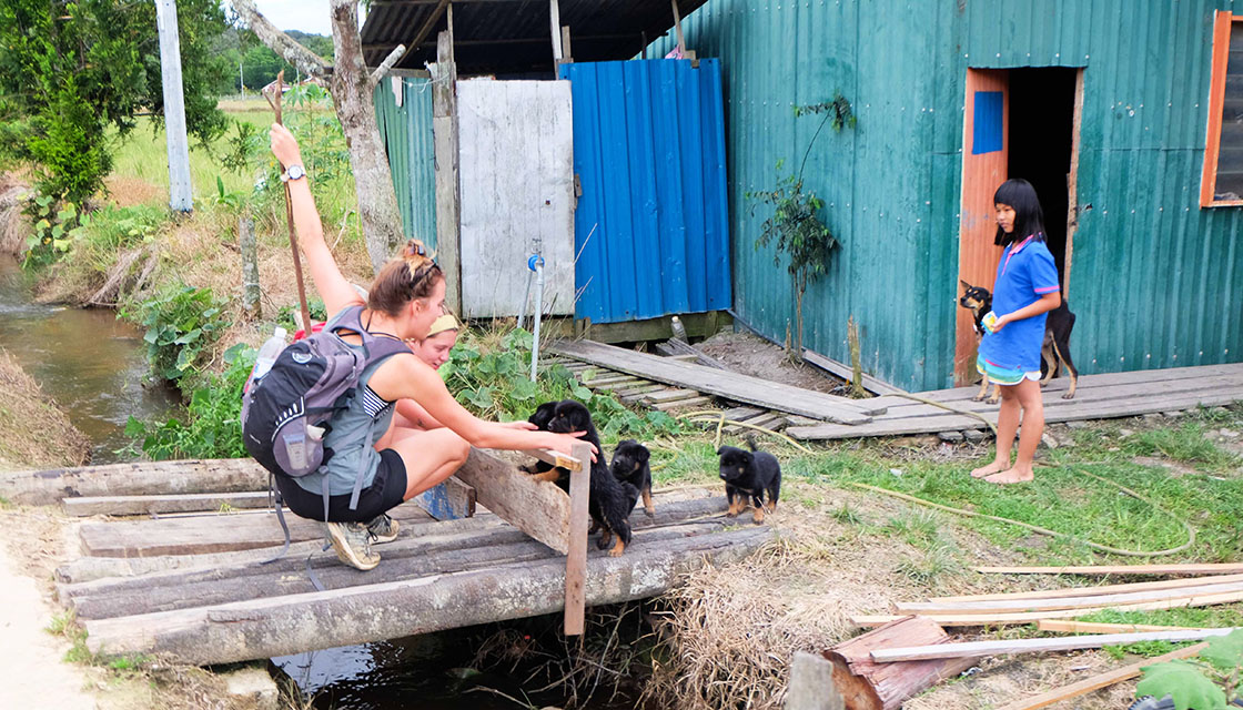 ESCAPE TO THE LAND OF A HUNDRED HANDSHAKES - Hiking Malaysia